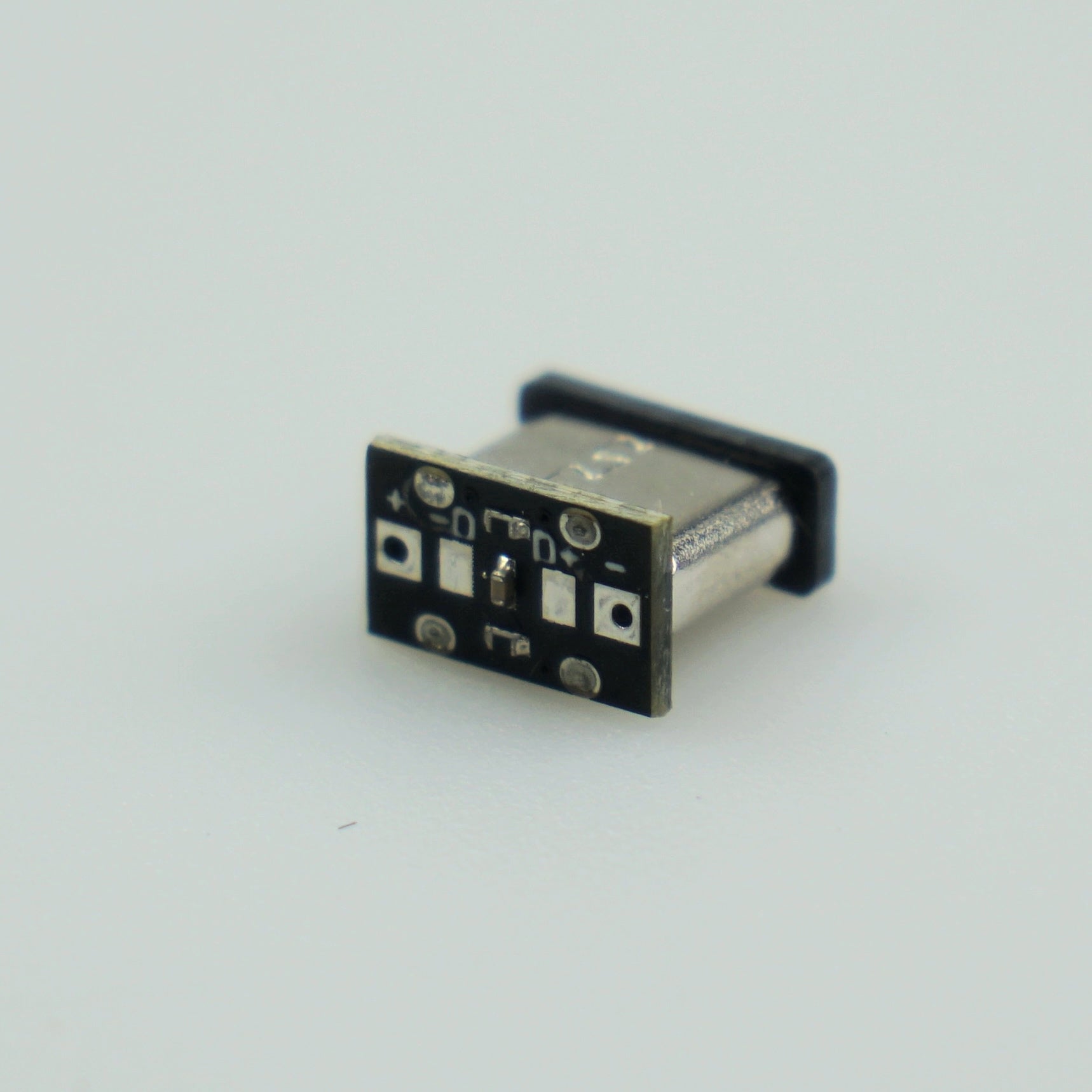 ShtokCustomWorx Horizontal USB-C PCB Socket – The Saber Armory